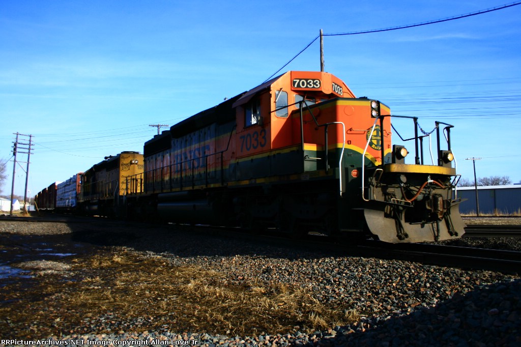 BNSF 7033 south